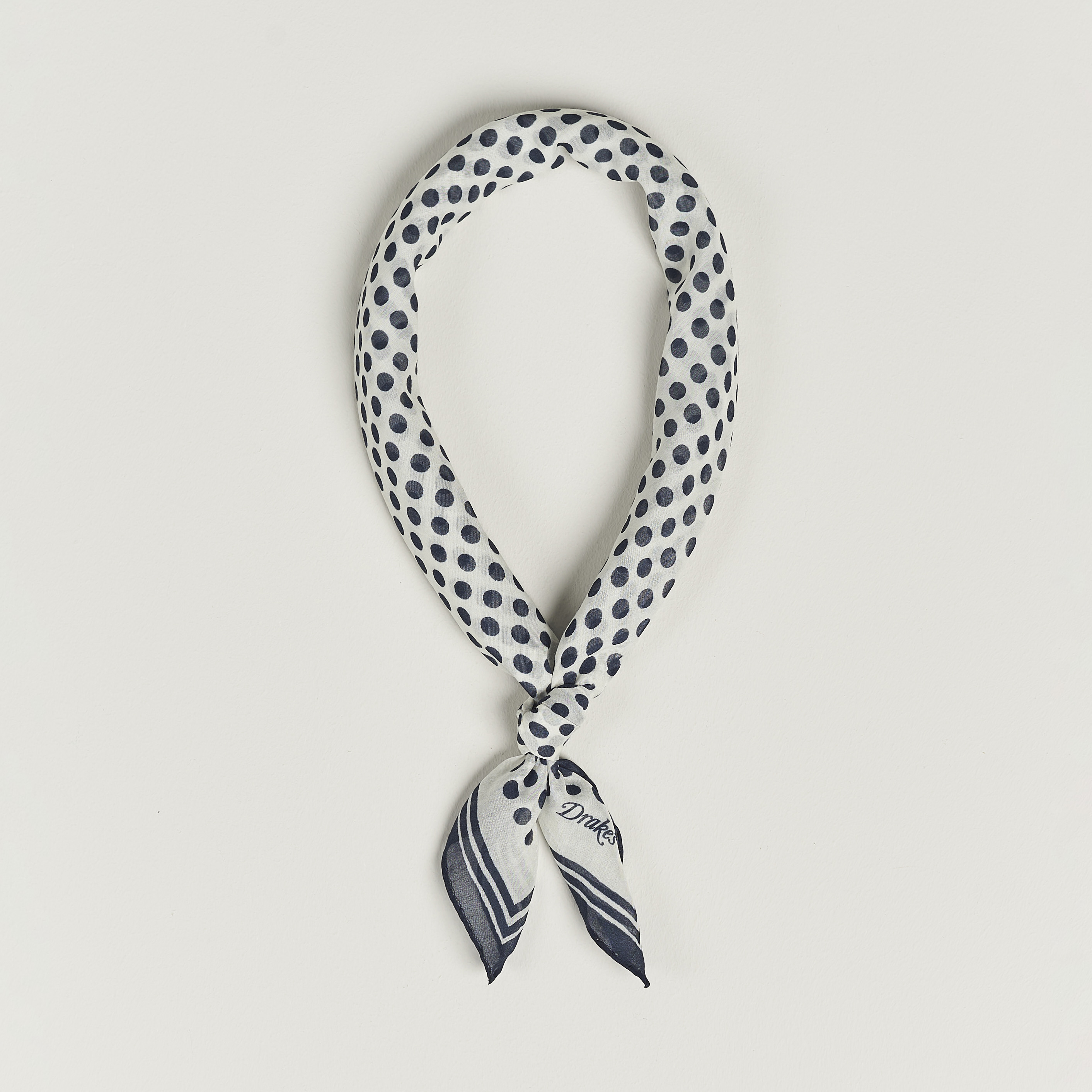 Drake's All Over Spot Cotton/Silk Bandana Ecru/Navy - Acheter Drake's CareO
