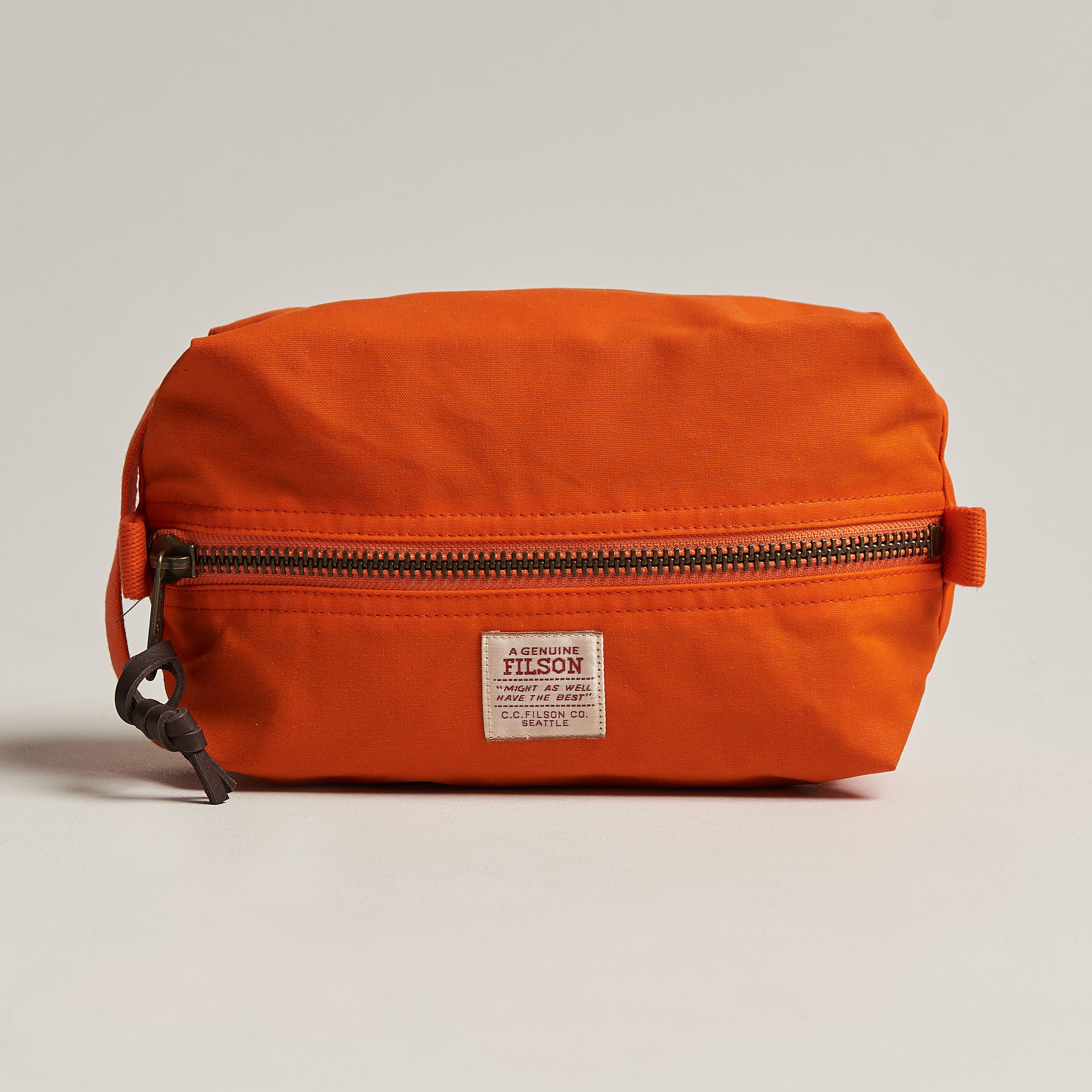 Filson Tin Cloth Travel Kit Flame - Acheter Filson CareOfCarl.fr.