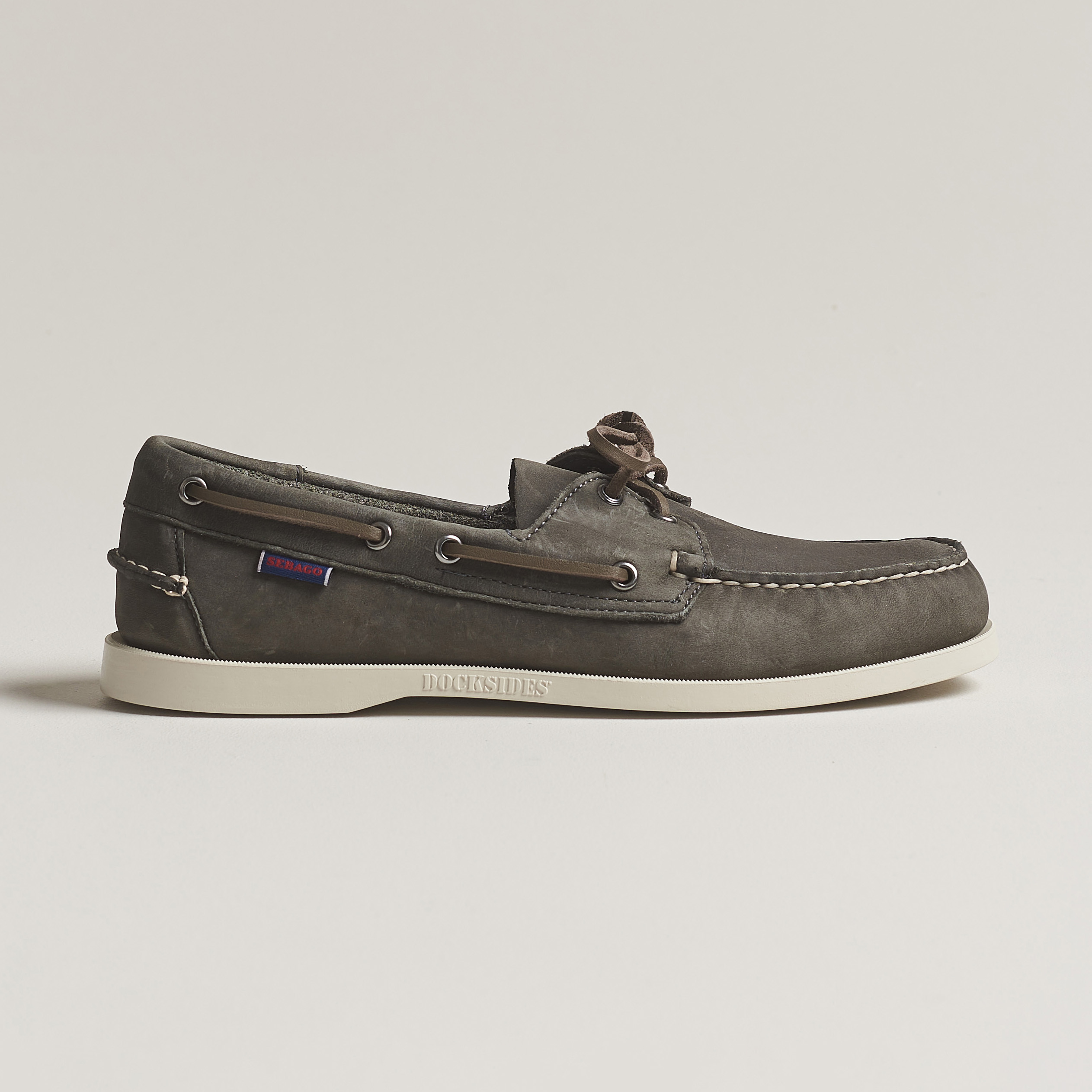 Sebago Dockside Nubuck Boat Shoe Dark Grey - Acheter Sebago CareOfCarl.fr.