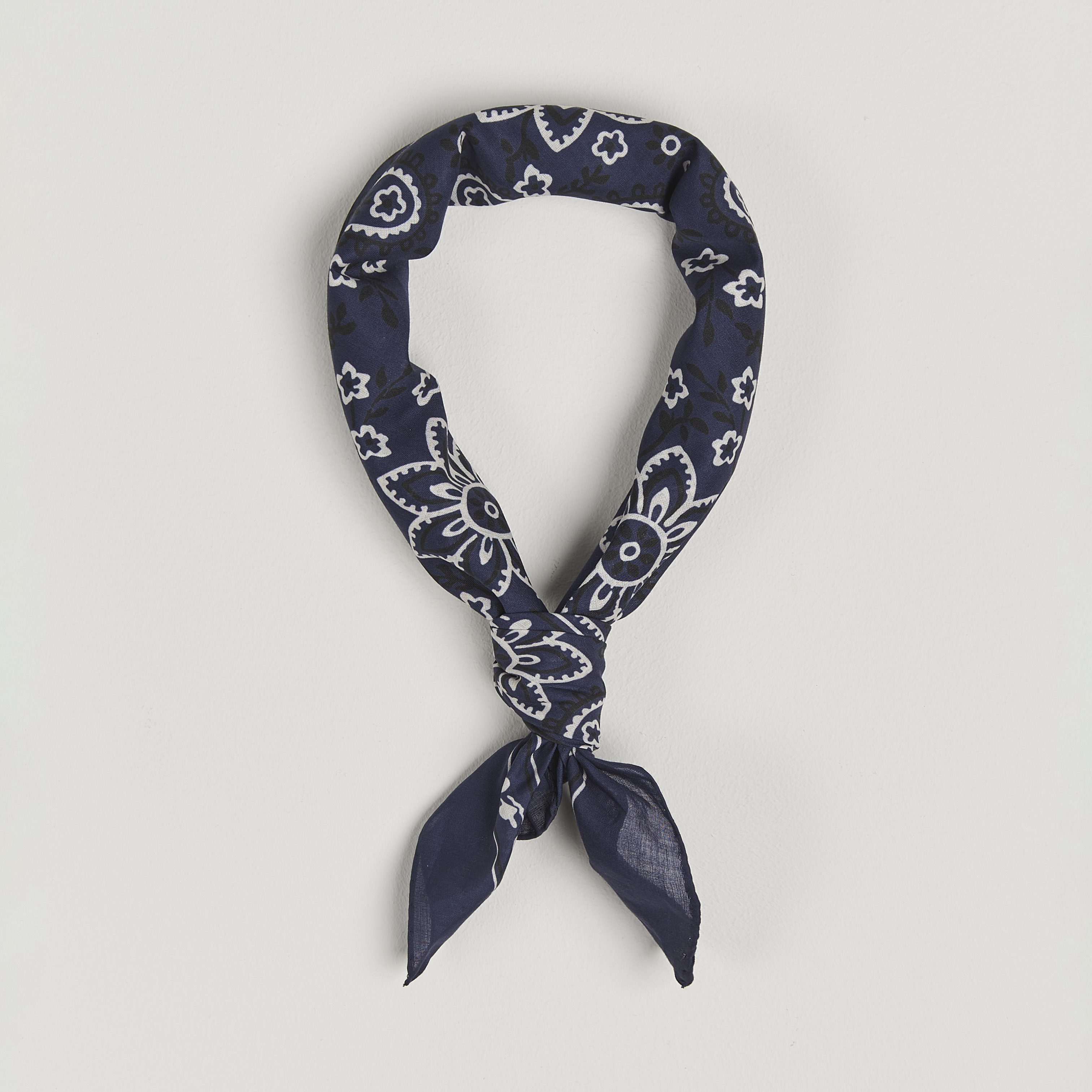 Drake's Classic Paisley Bandana Navy - Acheter Drake's CareOfCarl.fr.