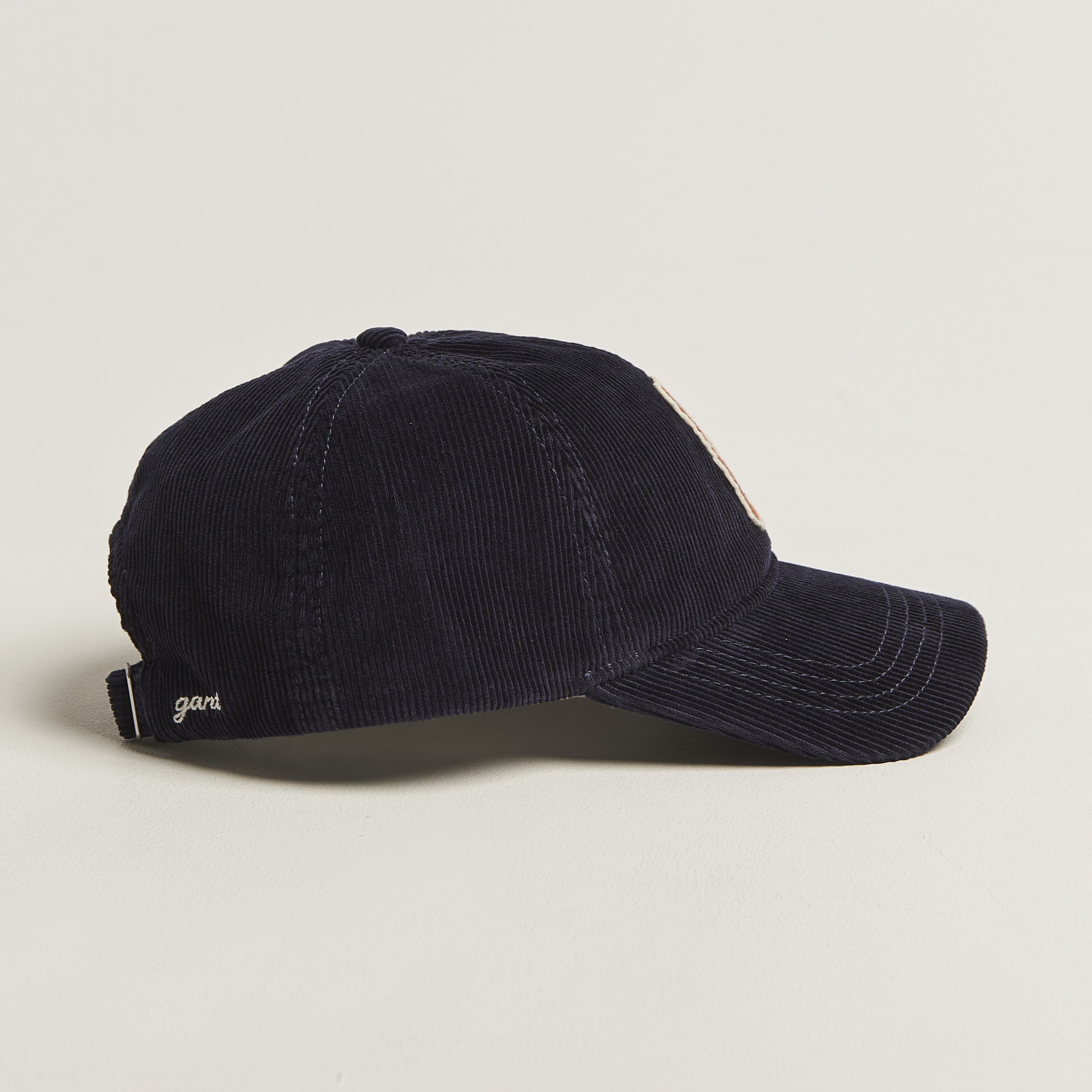 GANT G Badge Corduroy Cap Evening Blue - Acheter GANT CareOfCarl.fr.