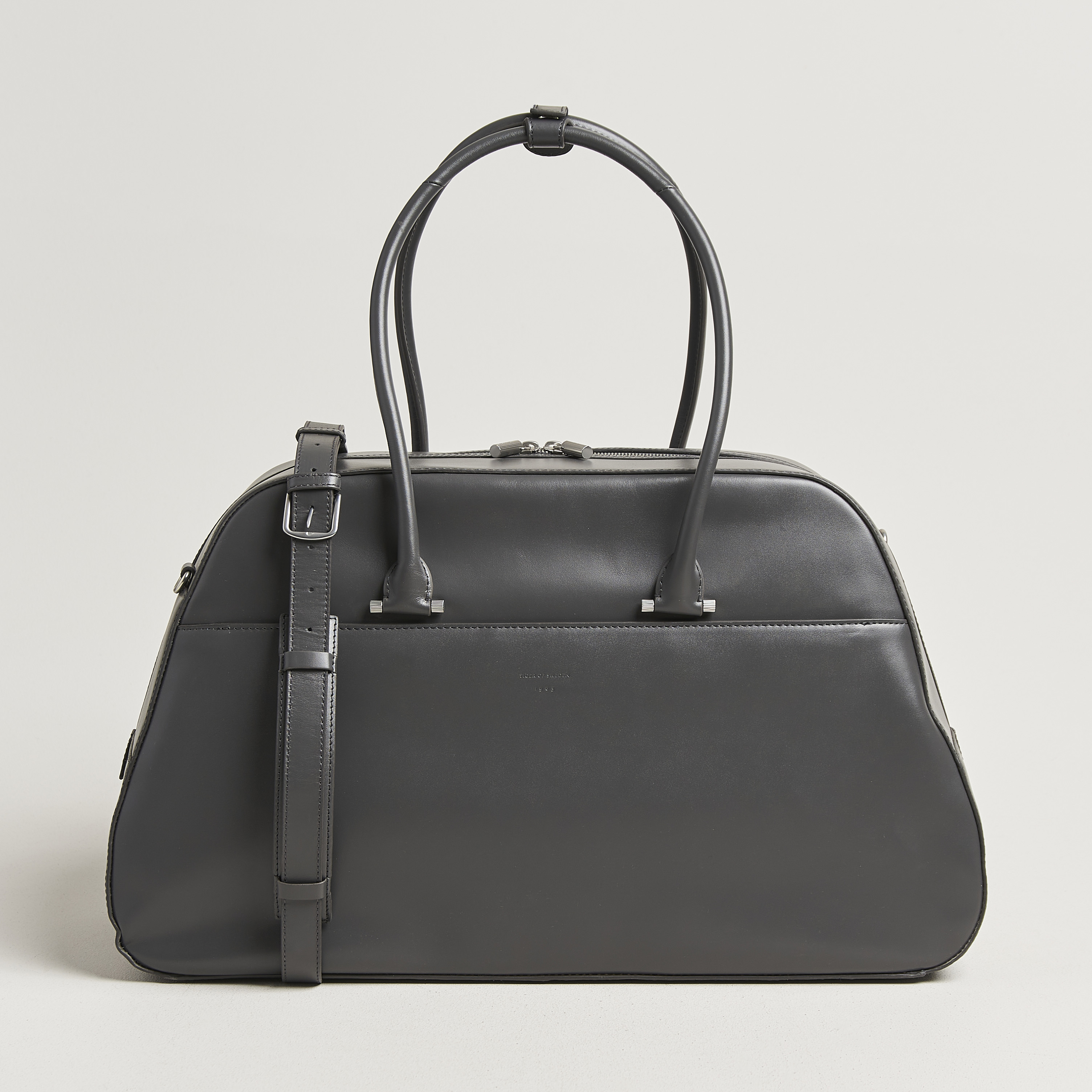 Tiger of Sweden Navisa Smooth Leather Weekendbag Jet Grey - Acheter Tiger o